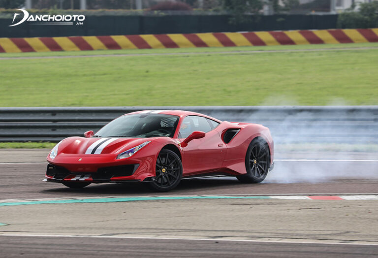 Siêu xe Ferrari: Giá xe Ferrari tại Việt Nam