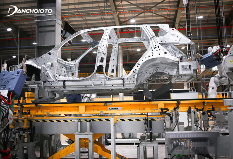 Thân vỏ ô tô làm bằng gì? Cấu tạo khung thân xe ra sao?